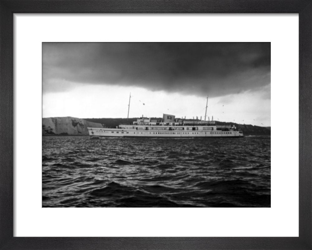 QUEEN OF THE CHANNEL in the English Channel – P&O Heritage Prints